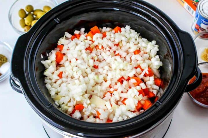 Slow Cooker Dominican Pollo Guisado | Smells Like Delish