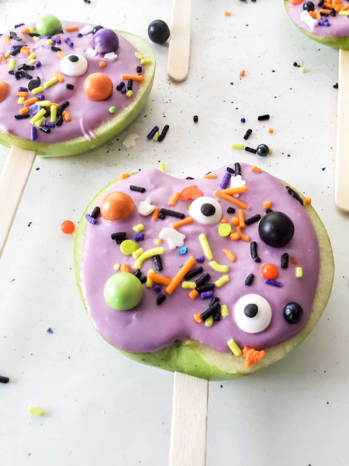 Spooky Candy Apple Slices | Smells Like Delish