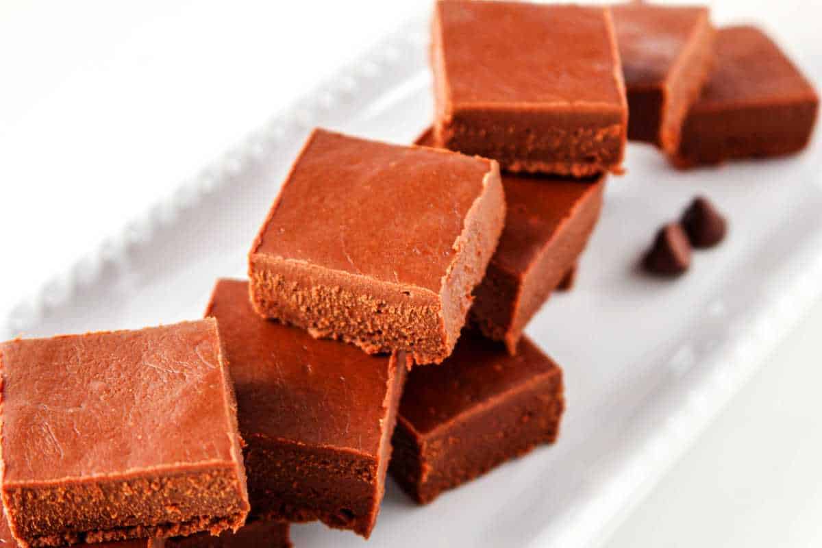 Creamy Chocolate 3 Ingredient Fudge | Smells Like Delish