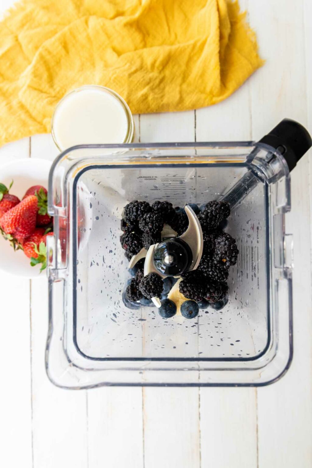 Blueberry Strawberry Banana Smoothie | Smells Like Delish