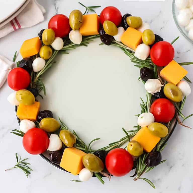 Christmas Wreath Appetizer | Smells Like Delish