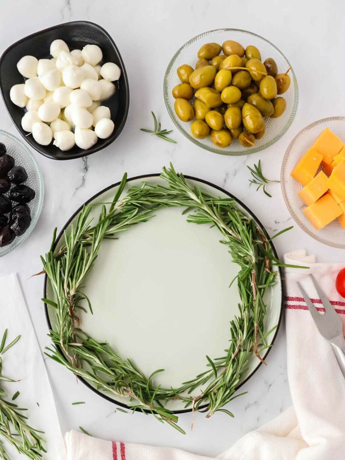 Christmas Wreath Appetizer | Smells Like Delish