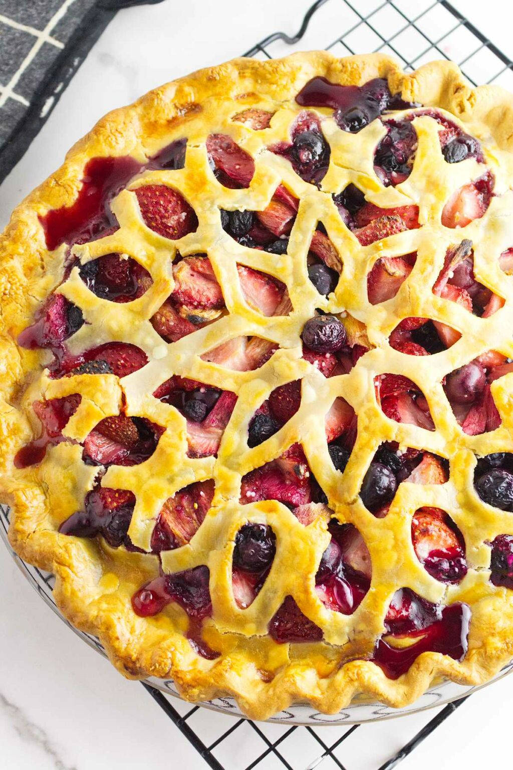 Blueberry Strawberry Pie | Smells Like Delish
