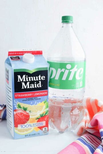 Strawberry Lemonade Spritzer (Mocktail) | Smells Like Delish