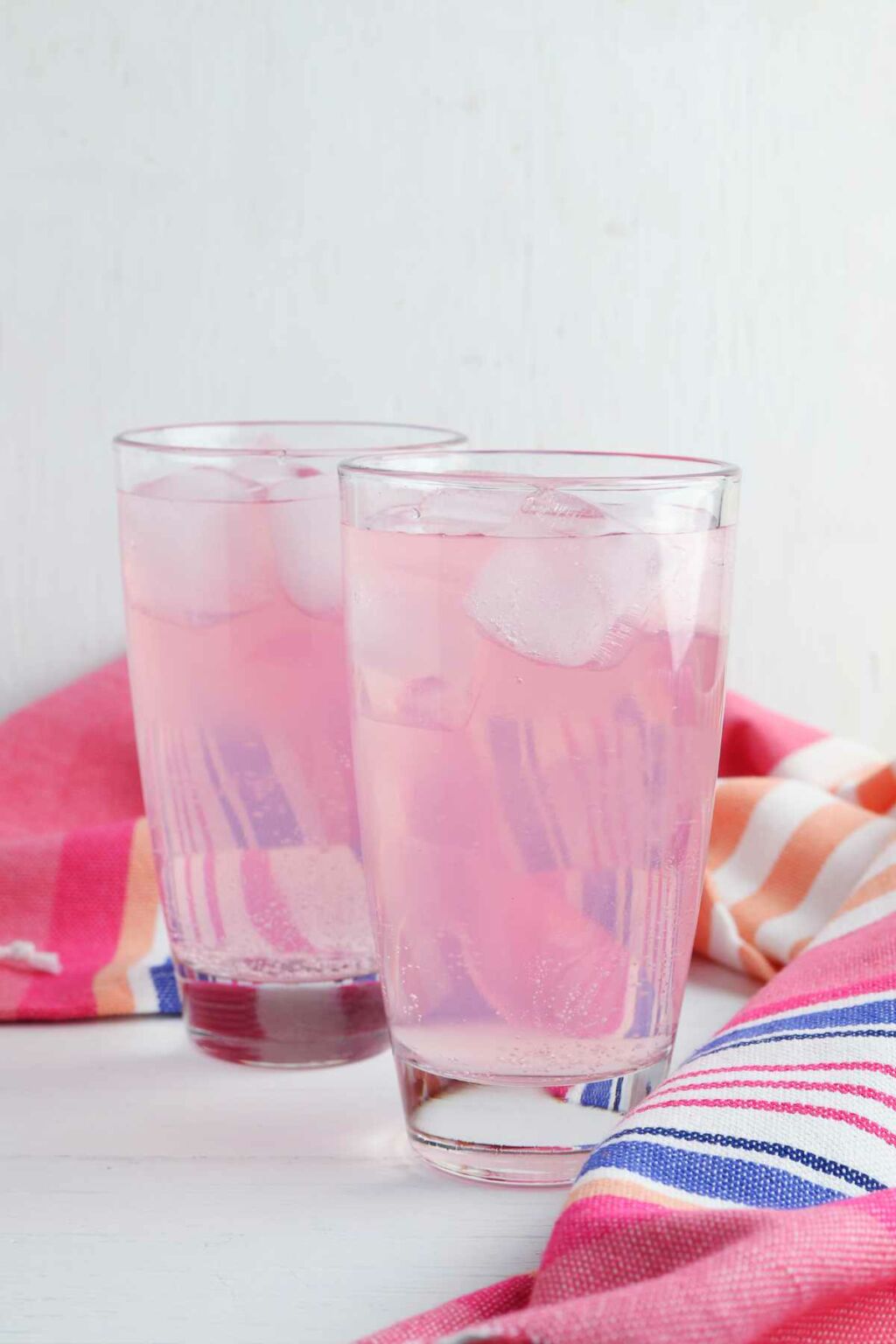 Strawberry Lemonade Spritzer (Mocktail) | Smells Like Delish