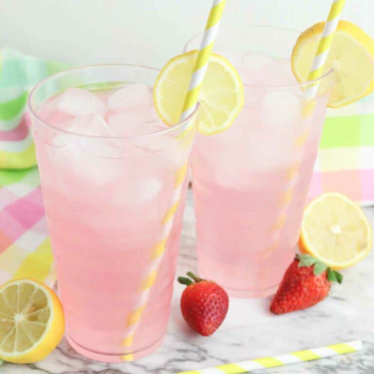 Strawberry Lemonade Spritzer (Mocktail) | Smells Like Delish