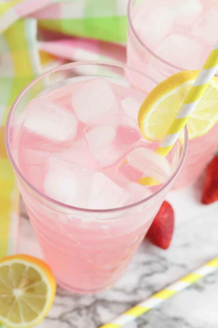 Strawberry Lemonade Spritzer (Mocktail) | Smells Like Delish