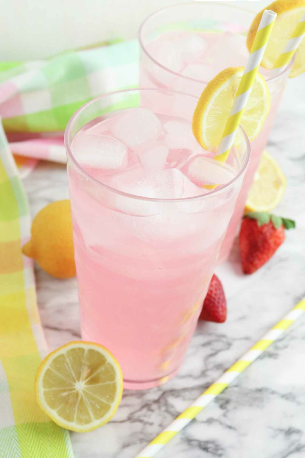 Strawberry Lemonade Spritzer (Mocktail) | Smells Like Delish