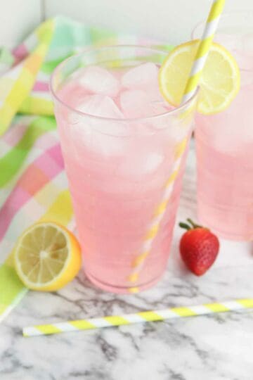 Strawberry Lemonade Spritzer (Mocktail) | Smells Like Delish