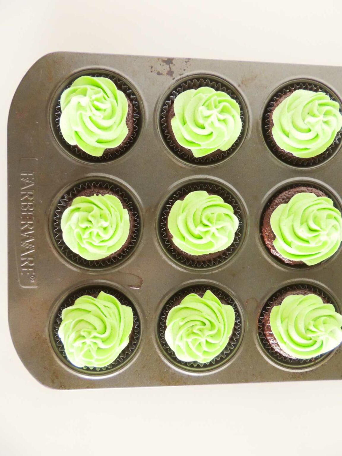 Christmas Grinch Cupcakes | Smells Like Delish