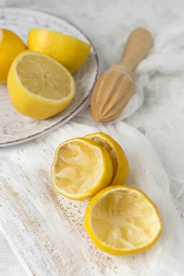 How To Juice A Lemon Like A Pro | Smells Like Delish