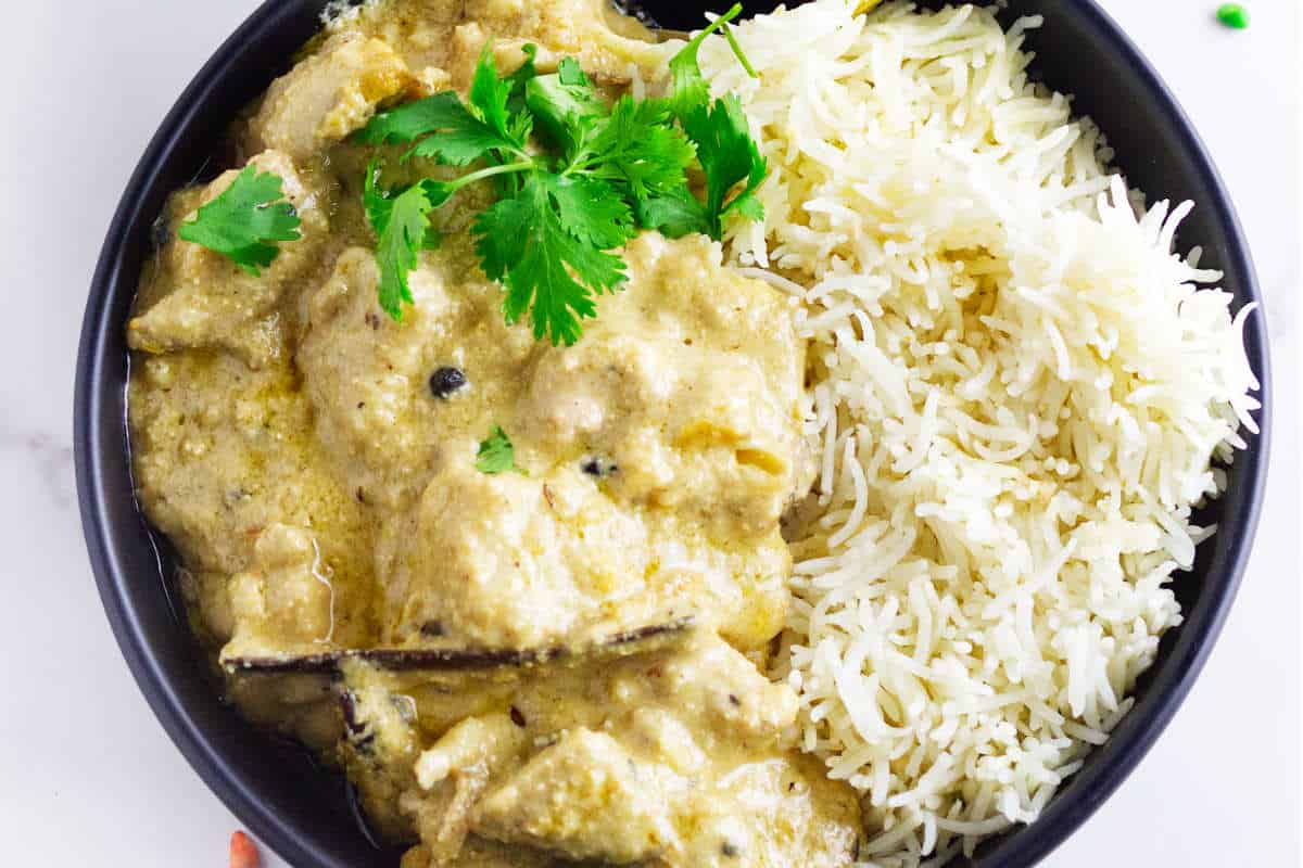 Creamy Bengali Chicken Rezala | Smells Like Delish