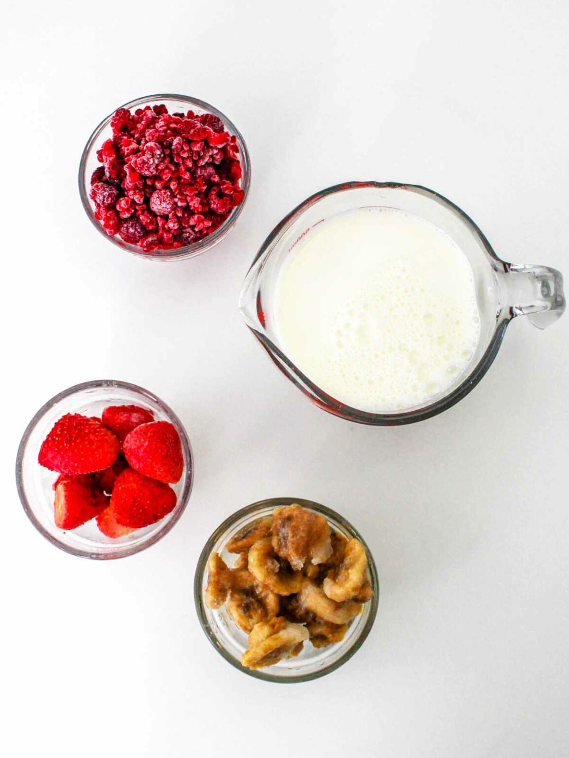 Easy Raspberry Smoothie | Smells Like Delish