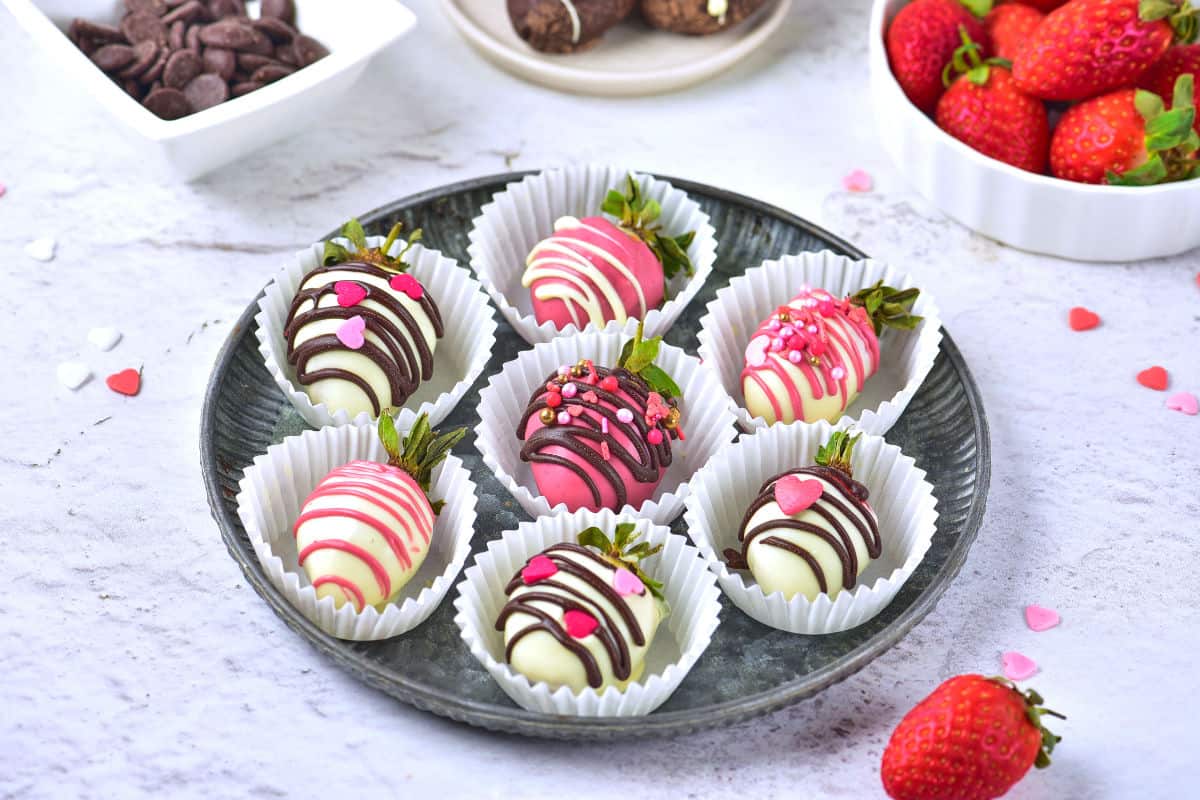 Chocolate Covered Strawberries | Smells Like Delish