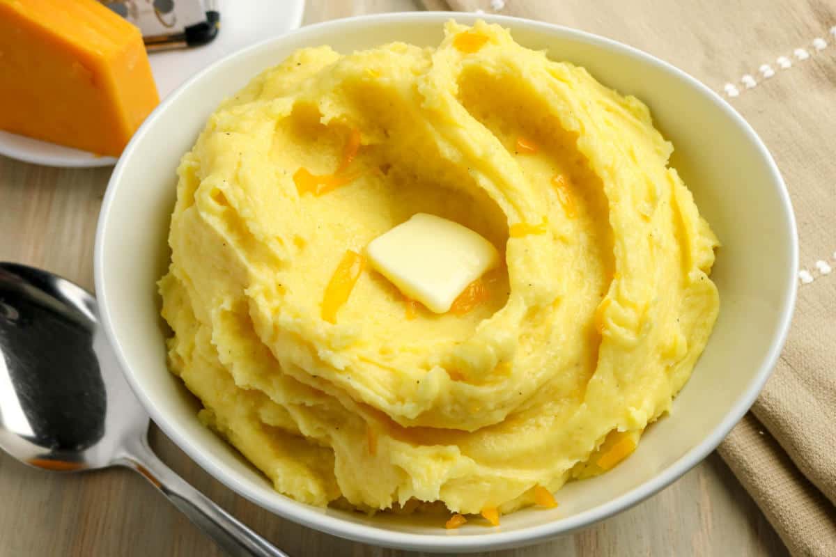Cheesy Mashed Potatoes | Smells Like Delish